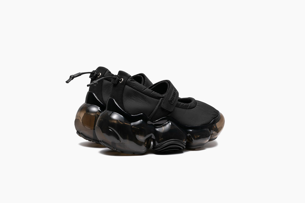 MOOPIE STRAP PUMPS - BLACK / BLACK (ムーピー ストラップパンプス ブラック / ブラック)｜grounds公式通販